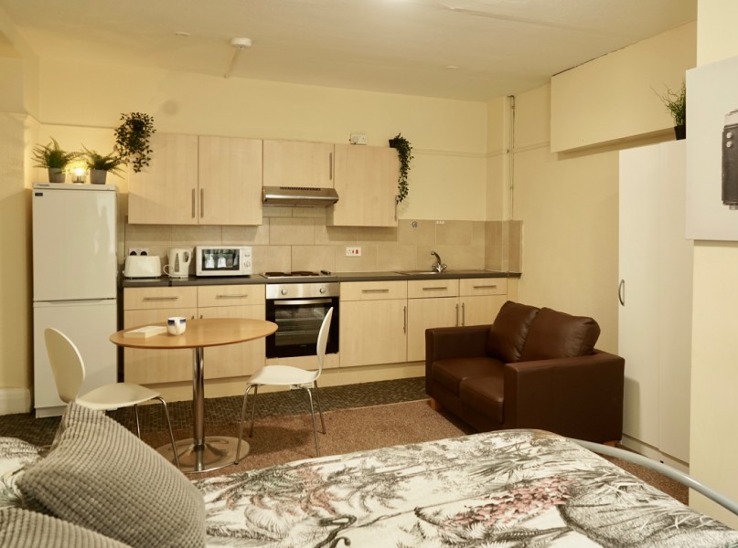 2A a Large Studio Flat at Carfax Court Flats in Manchester | Njoy ...